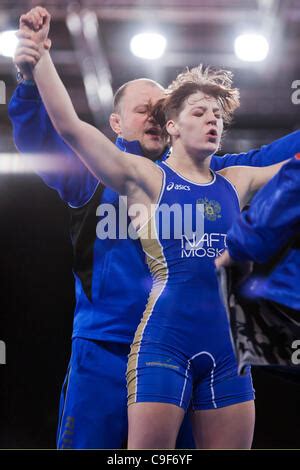 E Burkina Russlands Im Wettbewerb Der Frauen 72 Kg Freistil Ringen London Bereitet Wrestling