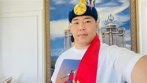 О Хангай Хахуульгүй гэгддэг “алдарт эхийн” одонгоо авч чадаагүй гэр бүлийн нэг нь манайх