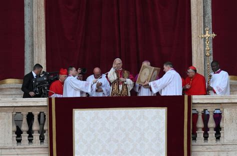 «Мир нехай буде з усіма вами Перше вітання Папи Римського Лева Xiv Івано Франківська