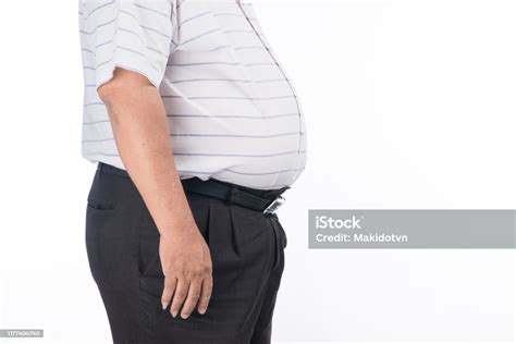 뚱뚱한 남자 배 지방 비만 과체중 아빠 보드 위장의 샷을 닫습니다 동남 아시아 남자 모델 건강하지 못한 생활방식에 대한 스톡 사진 및 기타 이미지 Istock