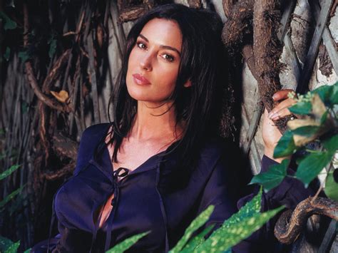 Monica Bellucci Monica Bellucci Wallpaper Fanpop Page