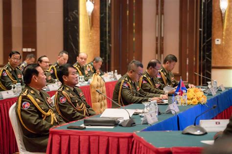 ឯកឧត្ដម នាយឧត្ដមសេនីយ៍ វង្ស ពិសេន អគ្គមេបញ្ជាការនៃកងយោធពលខេមរភូមិន្ទ