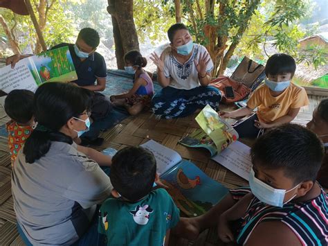 ဘူးသီးတောင်မြို့ မြတောင်ကယ်ဆယ်ရေးတိုက်ပွဲရှောင် ကယ်ဆယ်ရေးစခန်း၌ Mobile Library ကွင်းဆင်းဆောင်ရွက