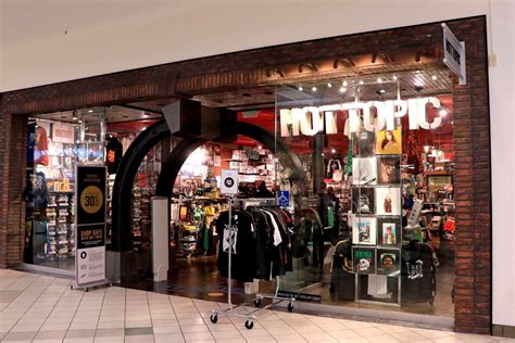 1990s Fashion And Accessory Brands You May Have Forgotten About