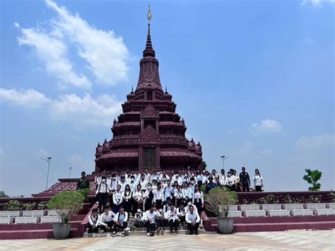 សិស្សវិទ្យាល័យ ចារថ្មី ចូលរួមវេទិកាថ្នាក់រៀនស្តីអំពី «ទំនាក់ទំនងការបរទេសទូទៅ កម្ពុជា ចិន