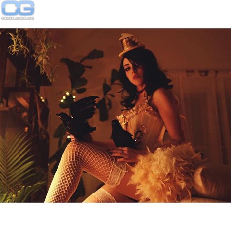 Elizabeth Gillies Nude Pictures Onlyfans Leaks Playbabe Photos Sex Scene Uncensored