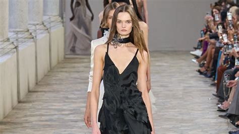 C Mo Llevar Vestido Transparente De Forma Sofisticada En Primavera Glamour