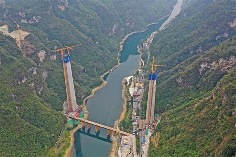 渝湘复线高速磨寨乌江特大桥最高墩成功突破200米 重庆 新闻中心 长江网 cjn cn