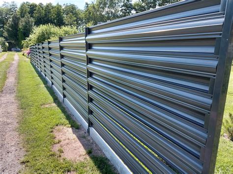 รวม 40 ไอเดีย ล้อมรั้วบ้านด้วย “สังกะสี” สร้างพื้นที่ส่วนตัว