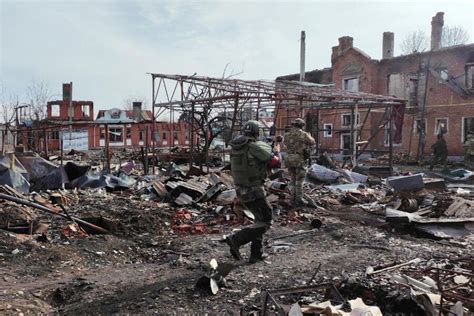 В подвале в Судже нашли оставленного сослуживцами бойца ВСУ Газета Ru Новости