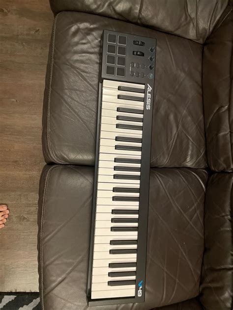 Alesis V49 Midi Keyboard Hobbies And Toys Music And Media Musical Instruments On Carousell