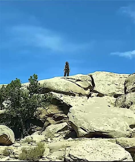 بنت اجنبية تجد نفسها في كهف مهجور Youtube