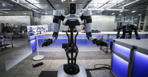 움직이는 양팔 로봇