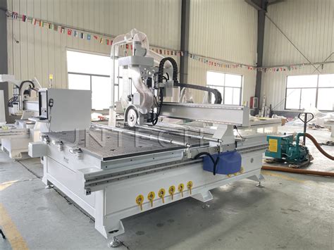 2023 cheap cnc wood router with saw cutting
