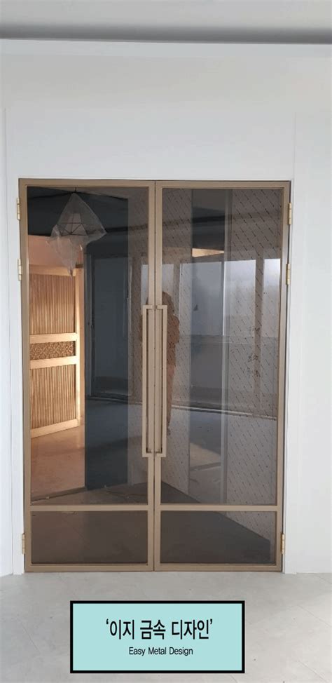 다크 골드 철제 중문으로 고급스러운 현관 분위기 연출정양개도어금속중문 네이버 블로그