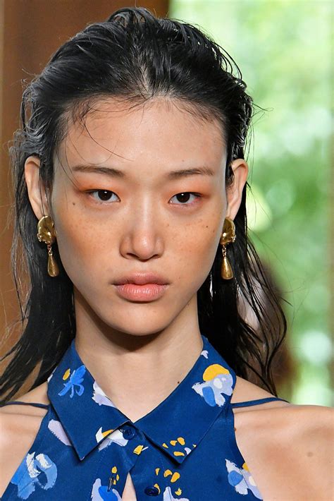 The Top 9 Beauty Trends From The Spring 2019 Runways Top Beauty