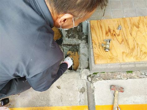 駐車場の散水栓から水漏れ漏水修理交換 大阪市の外壁塗装防水工事は星功株式会社まで