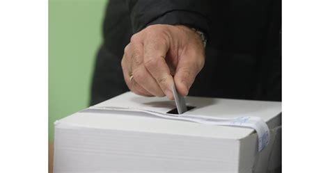 До 12 октомври приемат заявления за подвижна избирателна урна и за гласуване по настоящ адрес