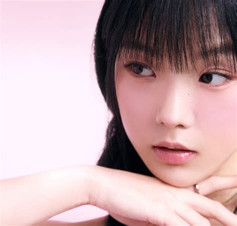 누즈 ⠀ [𝗗 𝟭] 𝗠𝗢𝗨𝗦𝗦𝗘 𝗖𝗔𝗥𝗘 𝗖𝗛𝗘𝗘𝗞 𝙝𝙖𝙣𝙙𝙮⠀ 모공과 각질을 지우는 블러리 피니쉬 누즈 Best 무스 케어 치크 핸디⠀ ⠀ 새롭게 추가된 6가지의