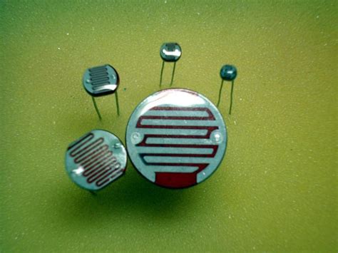 光敏电阻器图册360百科