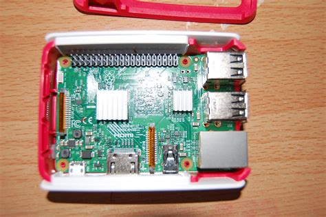 Raspberry Pi Tastic Be Cool Part 1 Install A Case And Heatsink