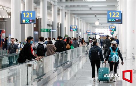 [포토]여행객으로 북적이는 인천공항 탑승동 아시아경제