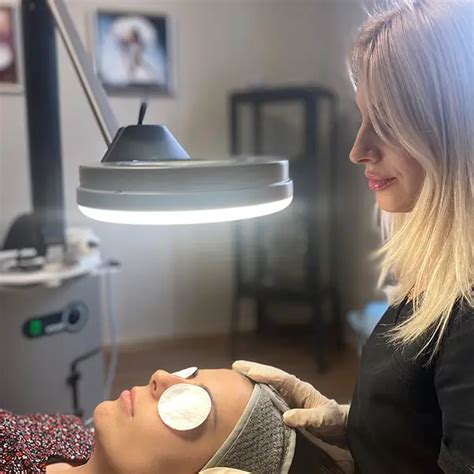 Почистване на Лице от медицински козметик в София, Варна и Пловдив Skin ...