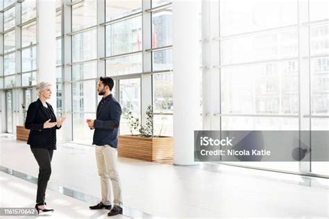 올바른 사람들과 공동 작업하는 것은 좋은 트릭을 수행합니다 비즈니스에 대한 스톡 사진 및 기타 이미지 비즈니스 사업가 남자 Istock