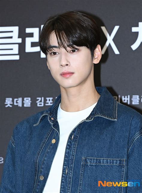 이슈 유머 10 8 아스트로 차은우 팬사인회 기사사진