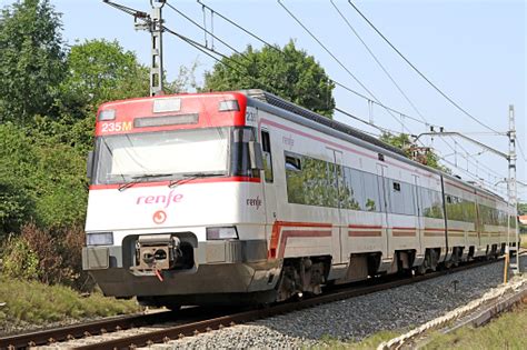 스페인 철도 라인 Renfe의 단거리 여객 열차의 Caboose의 뒷부분 0명에 대한 스톡 사진 및 기타 이미지 0명 Alta Velocidad Espanola 강철
