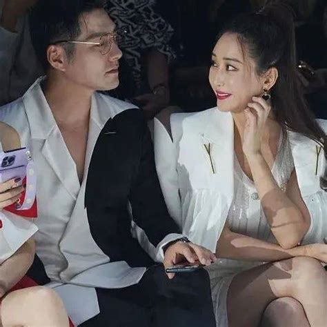 严屹宽杜若溪夫妇同框观秀 眼神拉丝好甜蜜 感情 时装周 来源