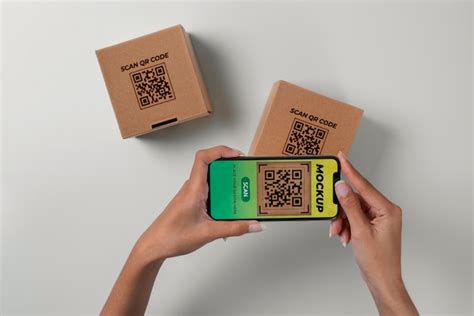Premium PSD Person Scanning Qr Code On Cardboard Box With Smartphone