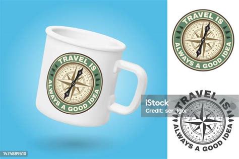 흰색 캠핑 컵 샘플 디자인이 있는 현실적인 머그 모형 템플릿입니다 여행은 항상 좋은 생각입니다 여름 캠프 배지 벡터 바람 장미와