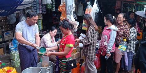 စားအုန်းဆီ ပြတ်၍ ပြင်ပဈေး မြင့်တက်နေ