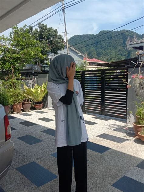 Pin By Whybotherwhy Why On Simpan Pantas Fake Pictures Ootd Poses Ideas For Instagram Photos