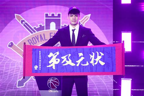 陈国豪获选cba选秀大会状元 草根扣篮王加盟北控球员北京大学生篮球