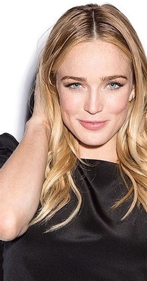 Caity Lotz Actrice Visage Légendes