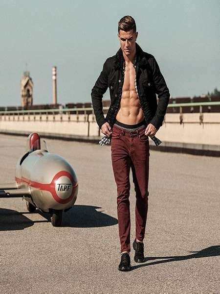 20 عکس سیکس پک کریس رونالدو Cr7 در دوران مختلف تابان