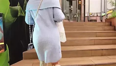 M614g03 把它带到你在城里看到的丰满女孩身上，射在她的大奶子上 Xhamster