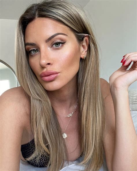 Ashley Schultz Hiii 🖤 Instagram