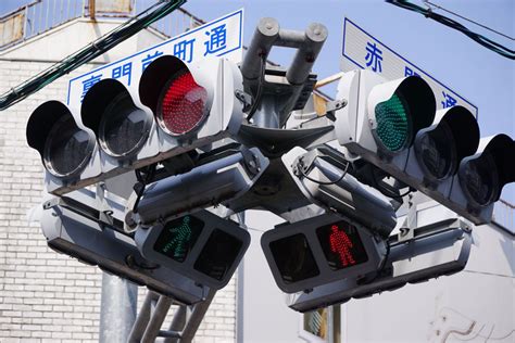 賑やかな信号 Ganref