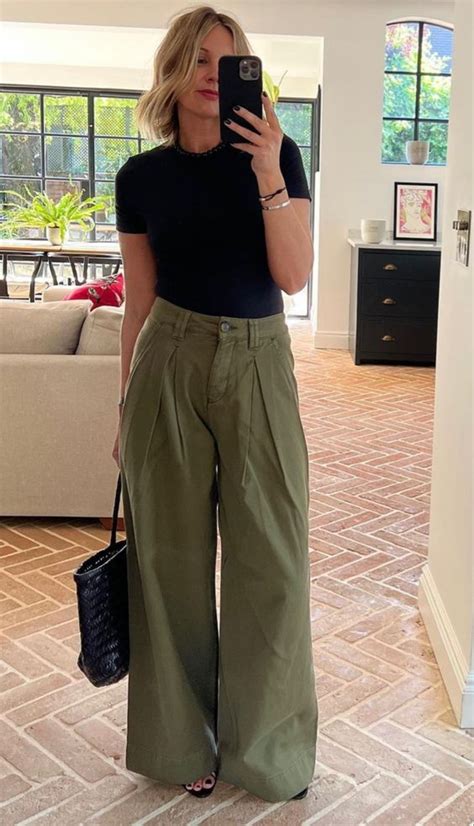 27 Olive Green Pant Outfit Ideas For Women Over 50 Valemoods