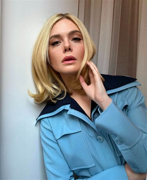 Η Elle Fanning ντύθηκε σαν την Goldie Hawn και έφερε στο προσκήνιο το στιλ των 60s Instyle