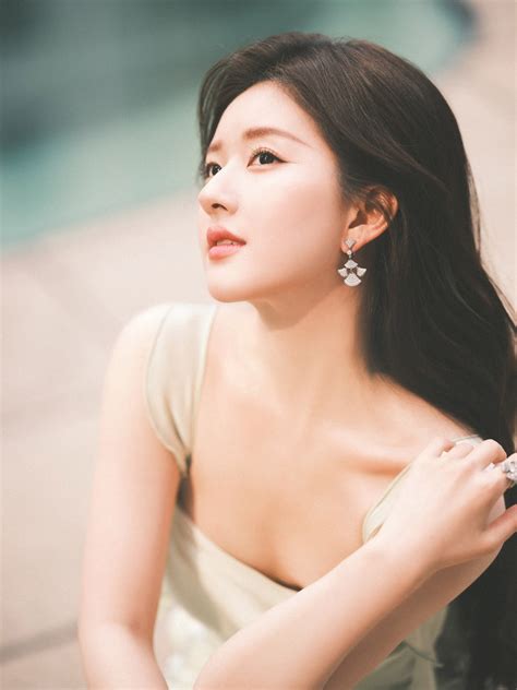 China Entertainment News Zhao Lusi Poses For Photo Shoot
