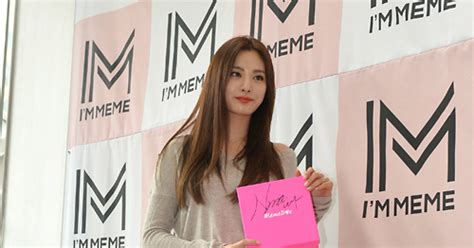 포토 나나 너무 짧은 핫팬츠