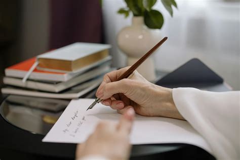 실내 개인적 표현 고요한 공부하다 공식적인 글쓰기 공책 교육 글자 대본 독창성 디테일 만년필 메시지