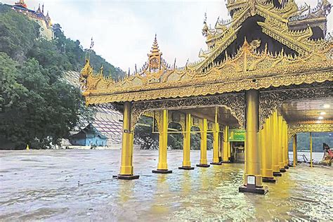 မန်းရွှေစက်တော်ဘုရားကြီးရှိ အောက်စက်တော်ရာ ရင်ပြင်အထက်၌ မန်းချောင်းရေ ၃