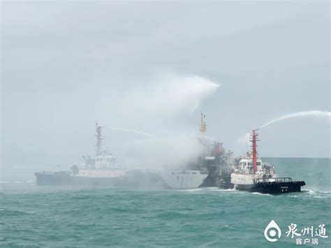 紧急救援事发泉州湾一油船失火船上还有15名船员