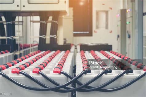 종료 단계 배터리 산업 백업 전력 시스템에서의 행 공장에 공급 전기를 위한 발전소에서 배터리 방에 배터리 팩 배터리 전원에 대한 스톡 사진 및 기타 이미지 Istock