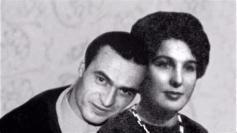 Хто зображений на фото Youtube